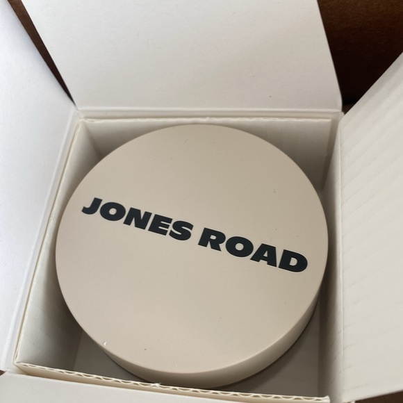 Jones Road | Makeup | Jones Road What The Foundation Moisture Tint In ...